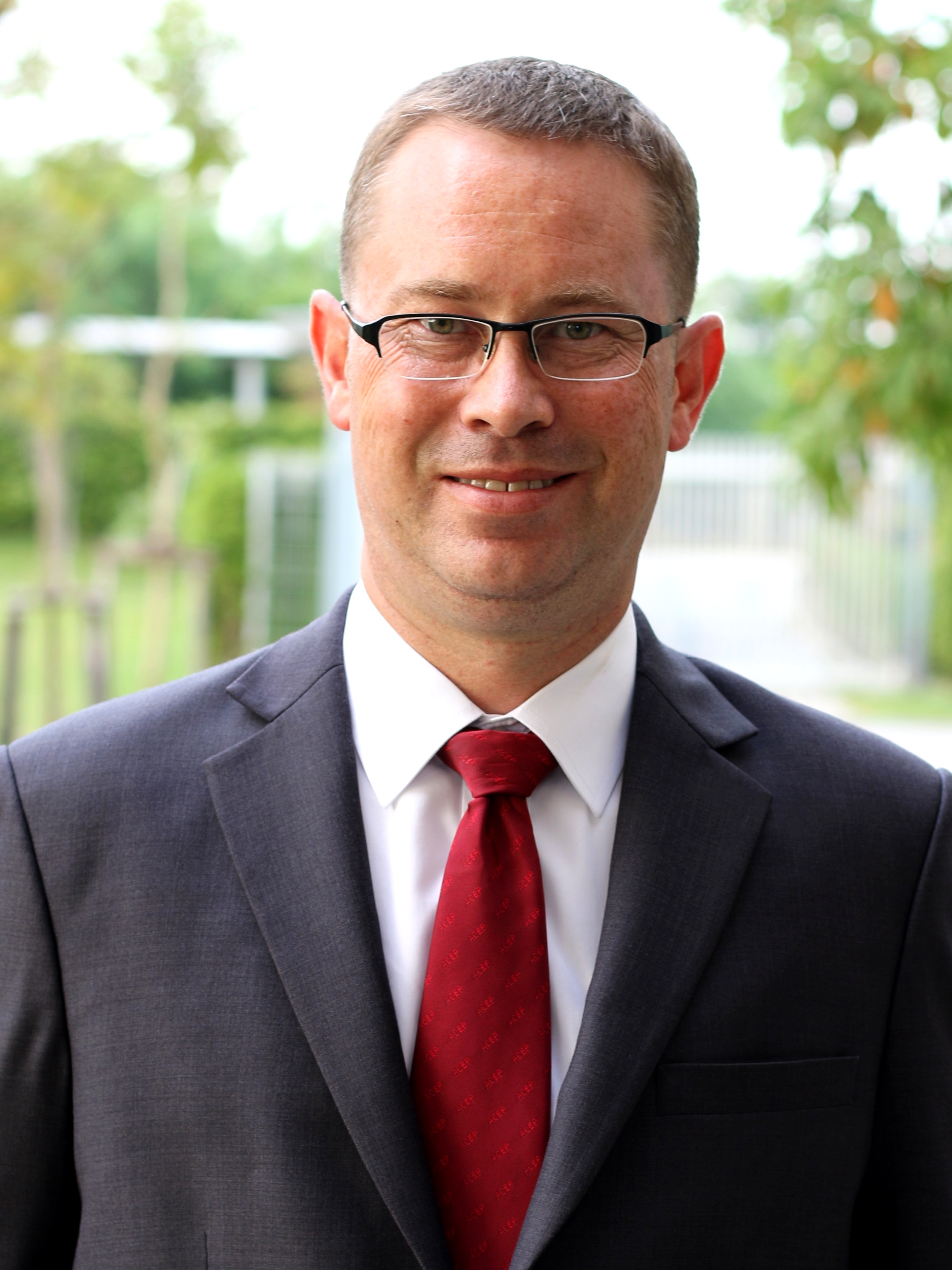 The Teacher’s Middle Way: Blending Local and Foreign Curricula – EAL ...